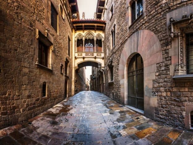 27 Best Barcelona Attractions: Where History Meets Modernity