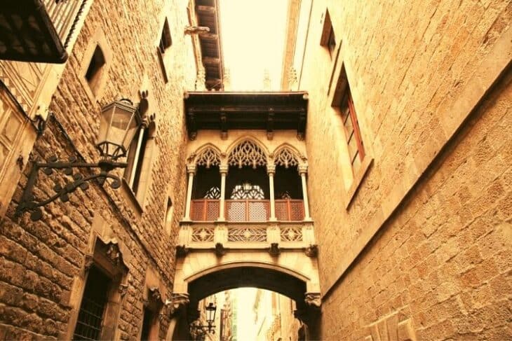 Downtown Barcelona 101: Best Travel Guide to World-Class City