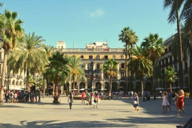 Top 9 Amazing Barcelona Squares & Plazas That You Can't Miss